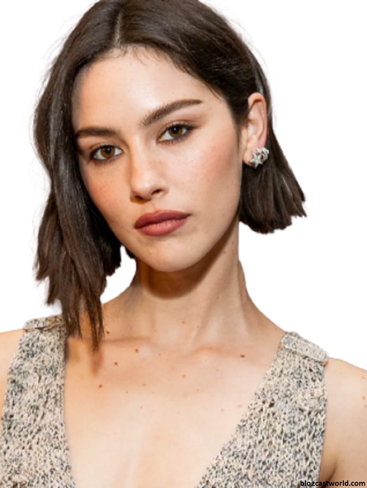 Gracie Abrams Bio: Age, Net Worth, Merch, Abs Revealed